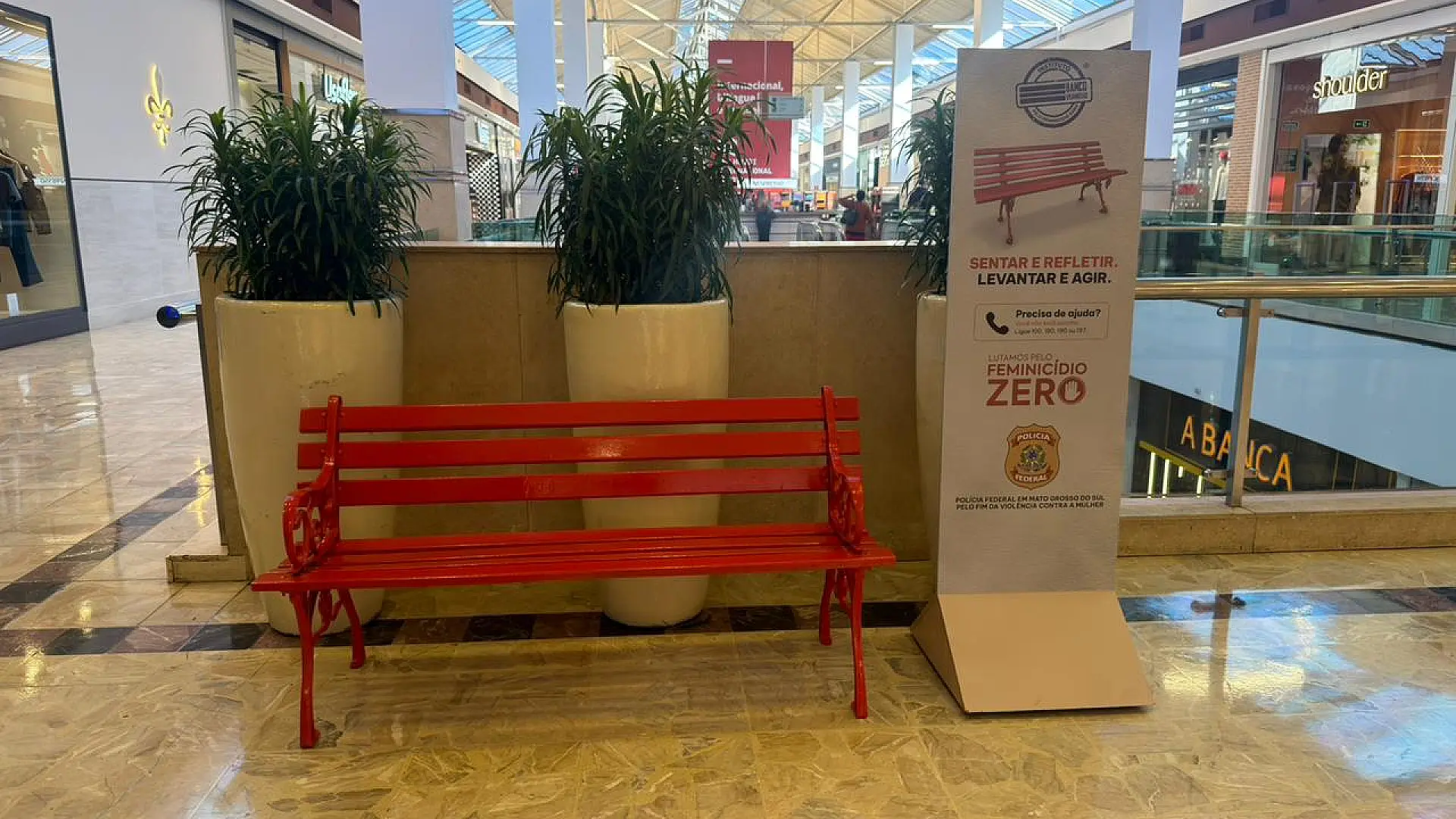 PF instala 'Banco Vermelho' em shopping como alerta contra o ...